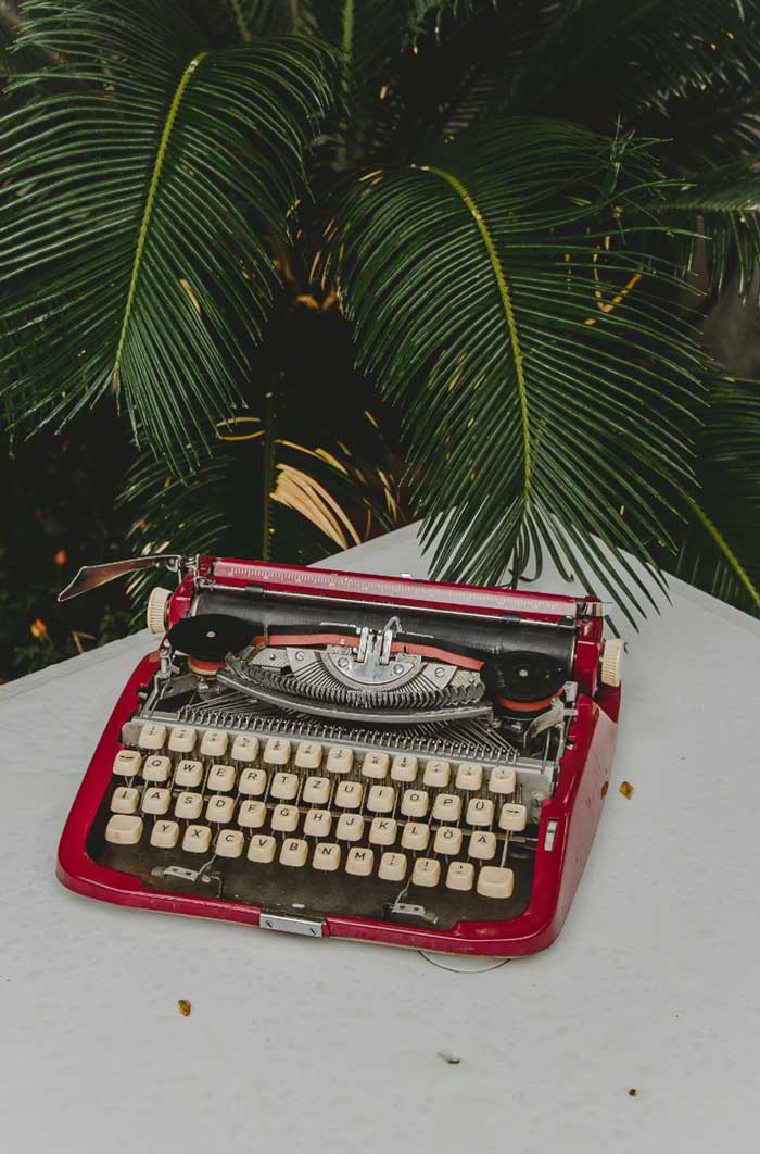 Typewriter Gifts: The Most Aesthetic Picks To Get To Writers, Academia & Hipsters Hearts - The ...