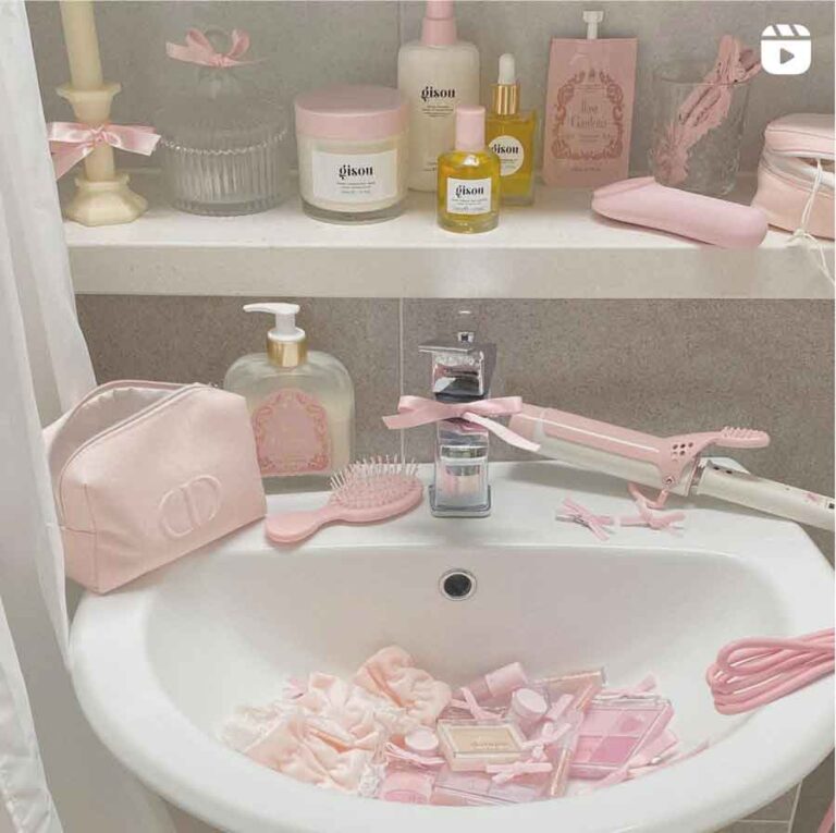 Coquette Bathroom Ideas to Indulge in a Parisian Chic Relax Time (from ...