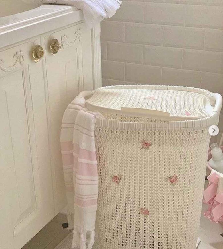 Coquette Bathroom Ideas to Indulge in a Parisian Chic Relax Time (from ...