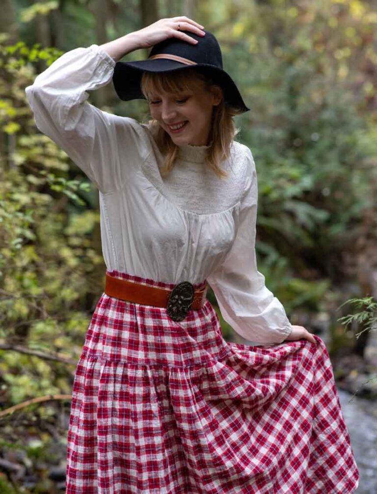 10+ Unexpected Colors & Mixes for Cottagecore Spring Outfits