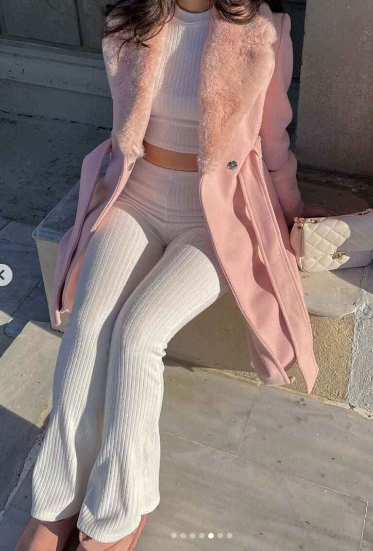 25+ Aesthetic Soft Feminine Outfits Ideas - The Mood Guide