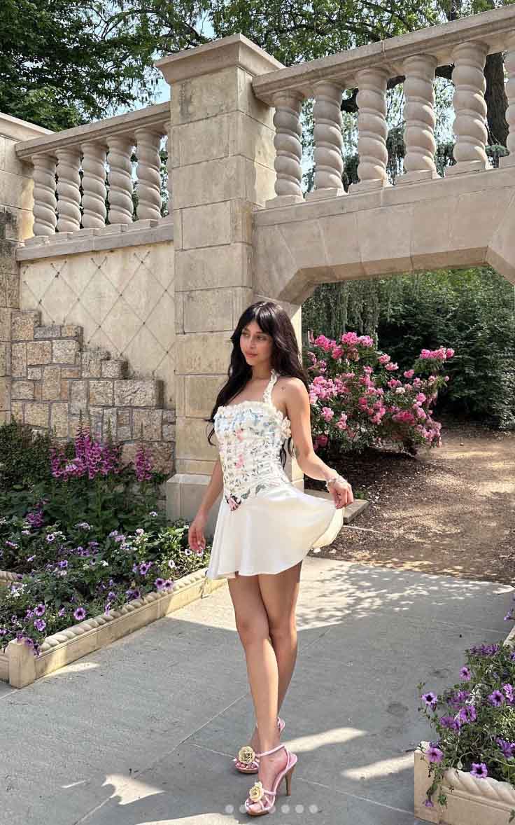 25+ Aesthetic Soft Feminine Outfits Ideas - The Mood Guide