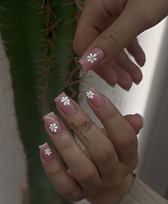 30 White Flower Nails Ideas (Daisy, Easy, Realistic) - The Mood Guide