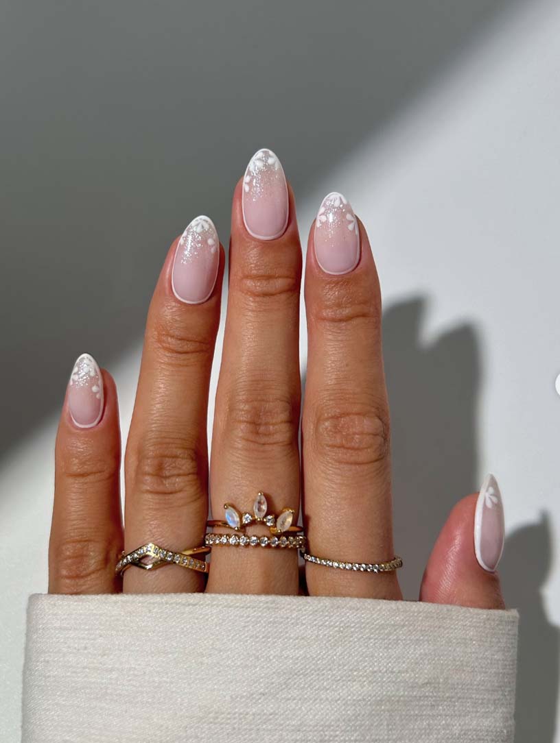 30 White Flower Nails Ideas (Daisy, Easy, Realistic) - The Mood Guide