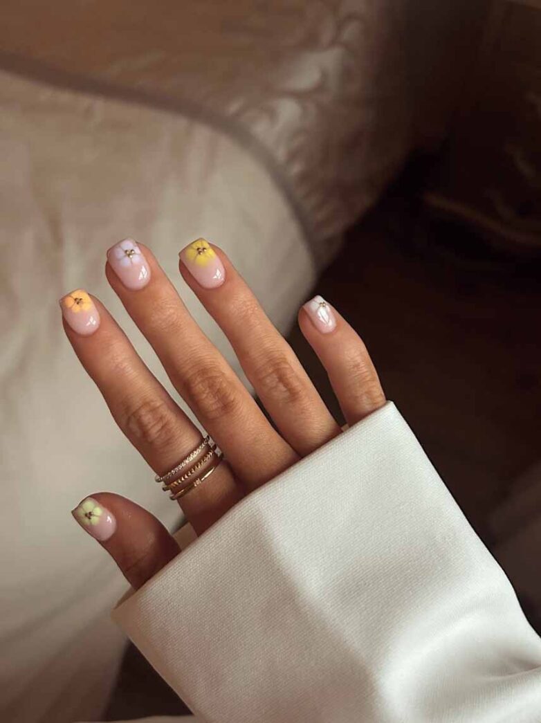 Simple Flower Nails: Easy DIY Floral Nail Art Ideas for Beginners - The ...