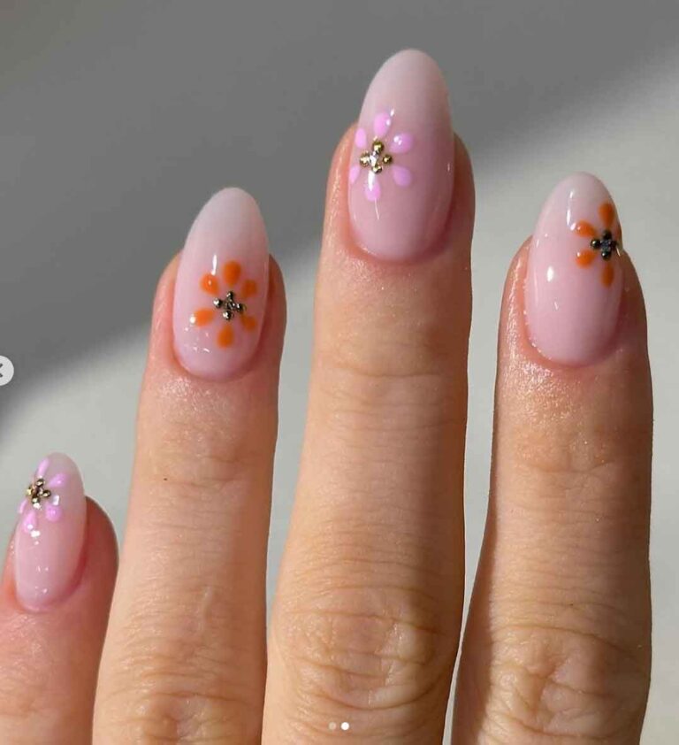 Simple Flower Nails: Easy DIY Floral Nail Art Ideas for Beginners - The ...